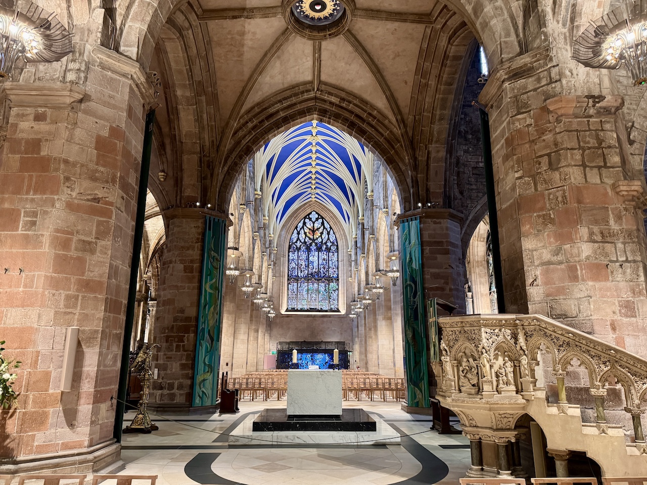 16 Best Things To Do in Edinburgh - by a Scotland Tour Guide