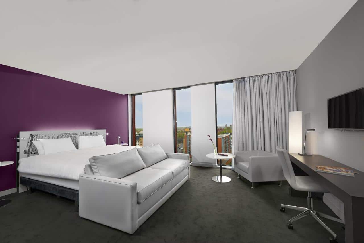 Where to Stay in Manchester? 5 Best Areas & Places to Stay (+Avoid!) 🐝
